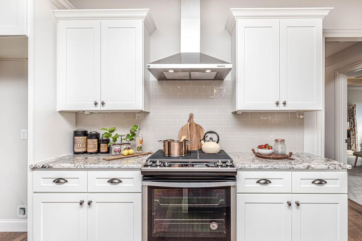 How Can I Customize a Kitchen Range Hood? - MyHomeComplex